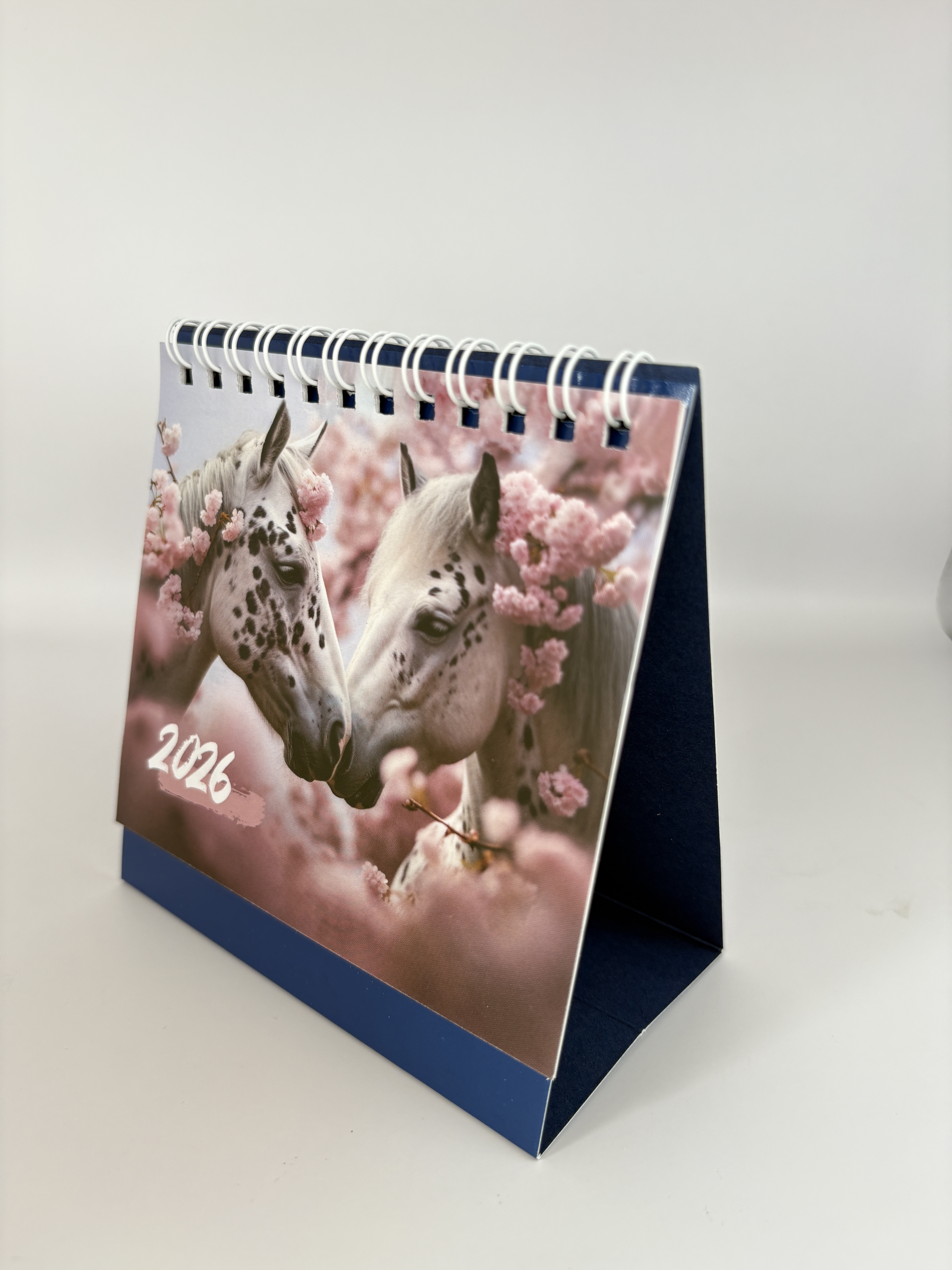 Calendar de masa CAII PRINTRE SAKURA, 2026, 11x11x6 cm - Cumpără în ...